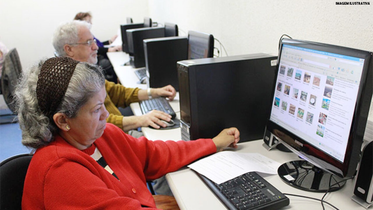 Blog do Carlos Eugênio Idosos têm Turma de Informática Exclusiva em ...